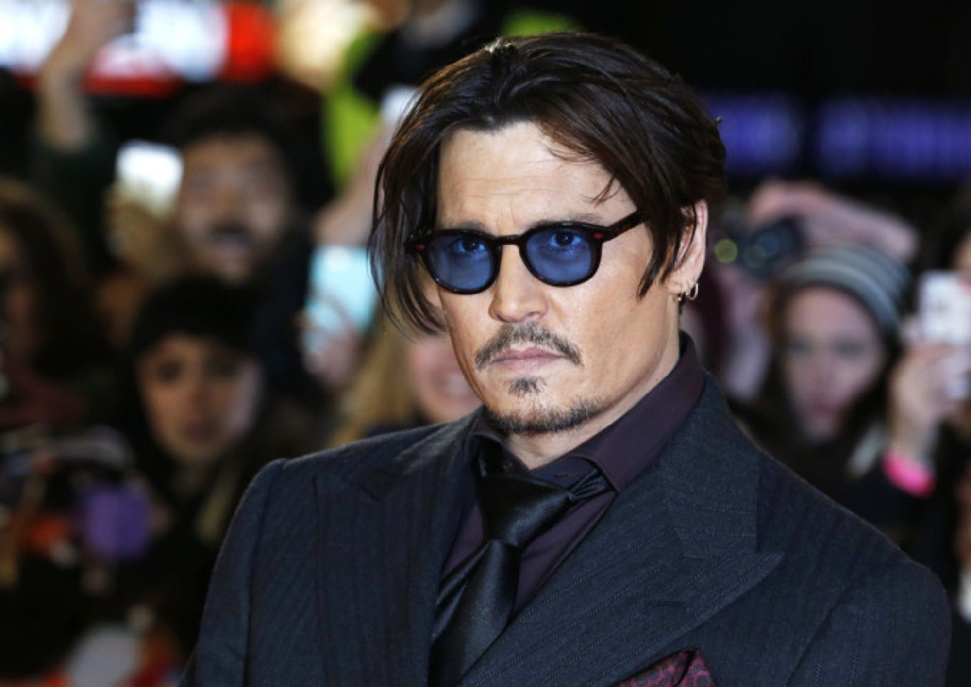 Depp to undergo surgery for hand injury