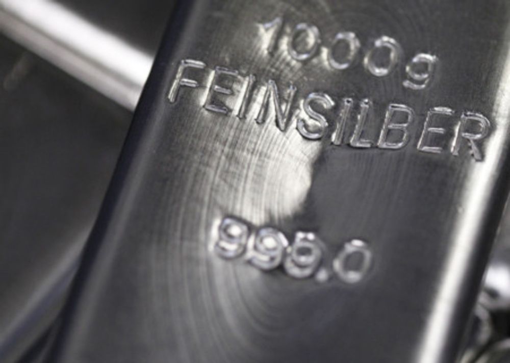 Silver market restarts old benchmark