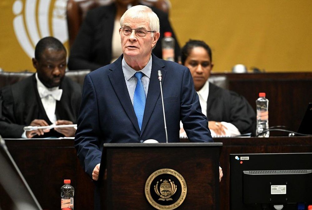 How did Vusimuzi ‘Cat’ Matlala get a cellphone inside Kgosi Mampuru prison?