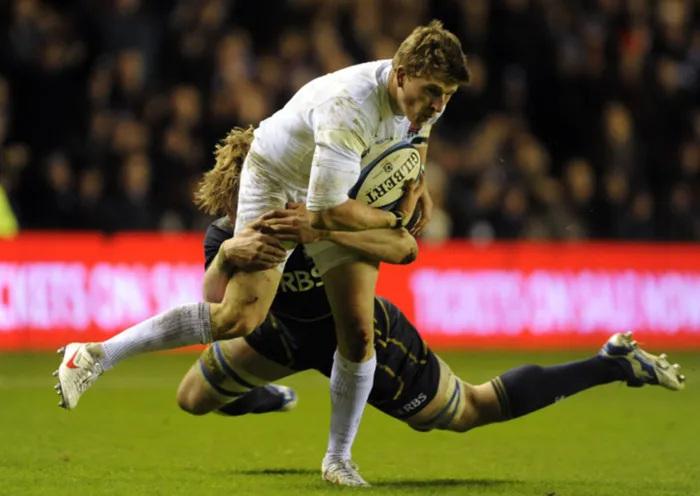 England dig in to beat Scotland