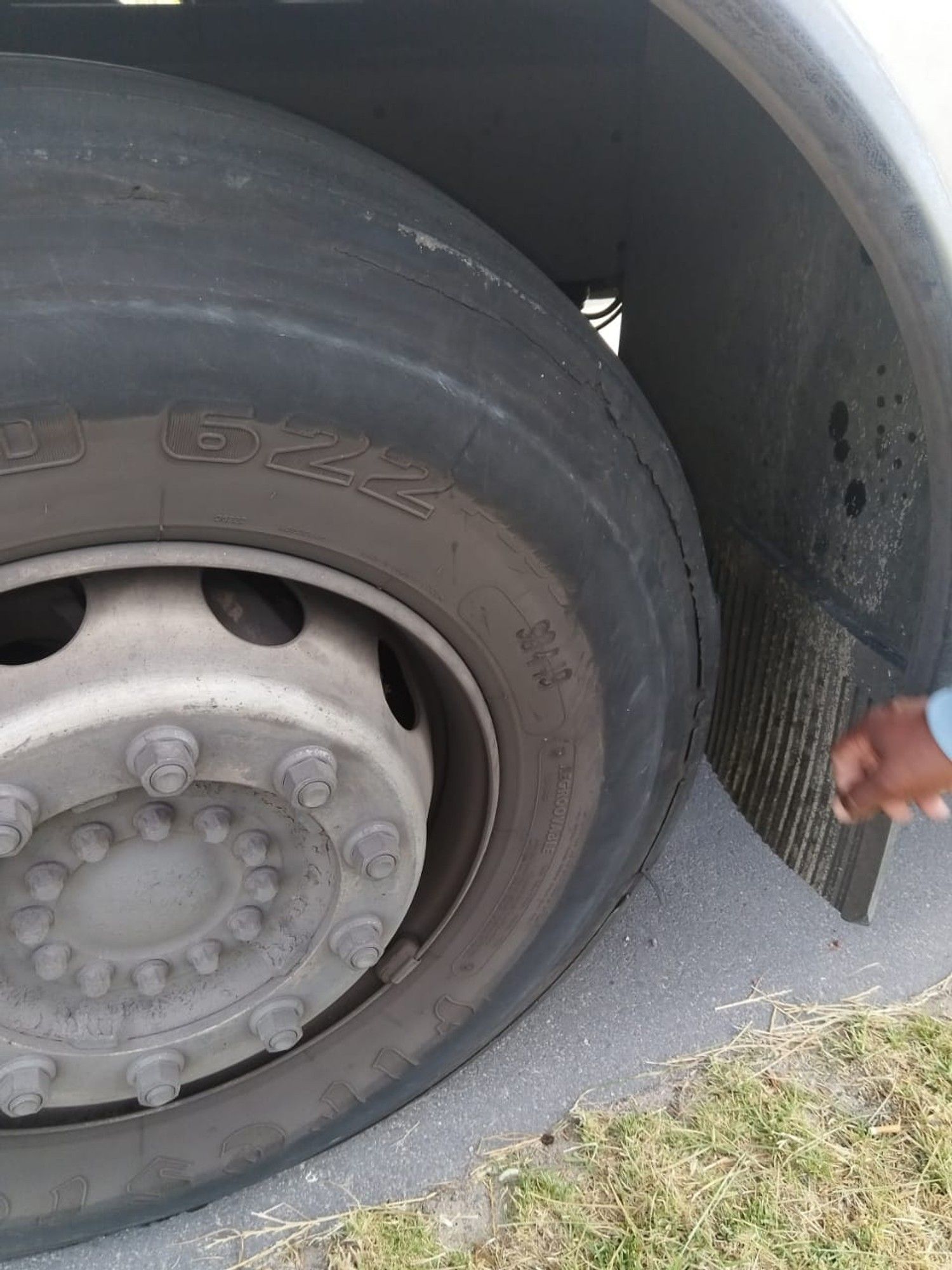 Vrot wiele blamed for tyre burst