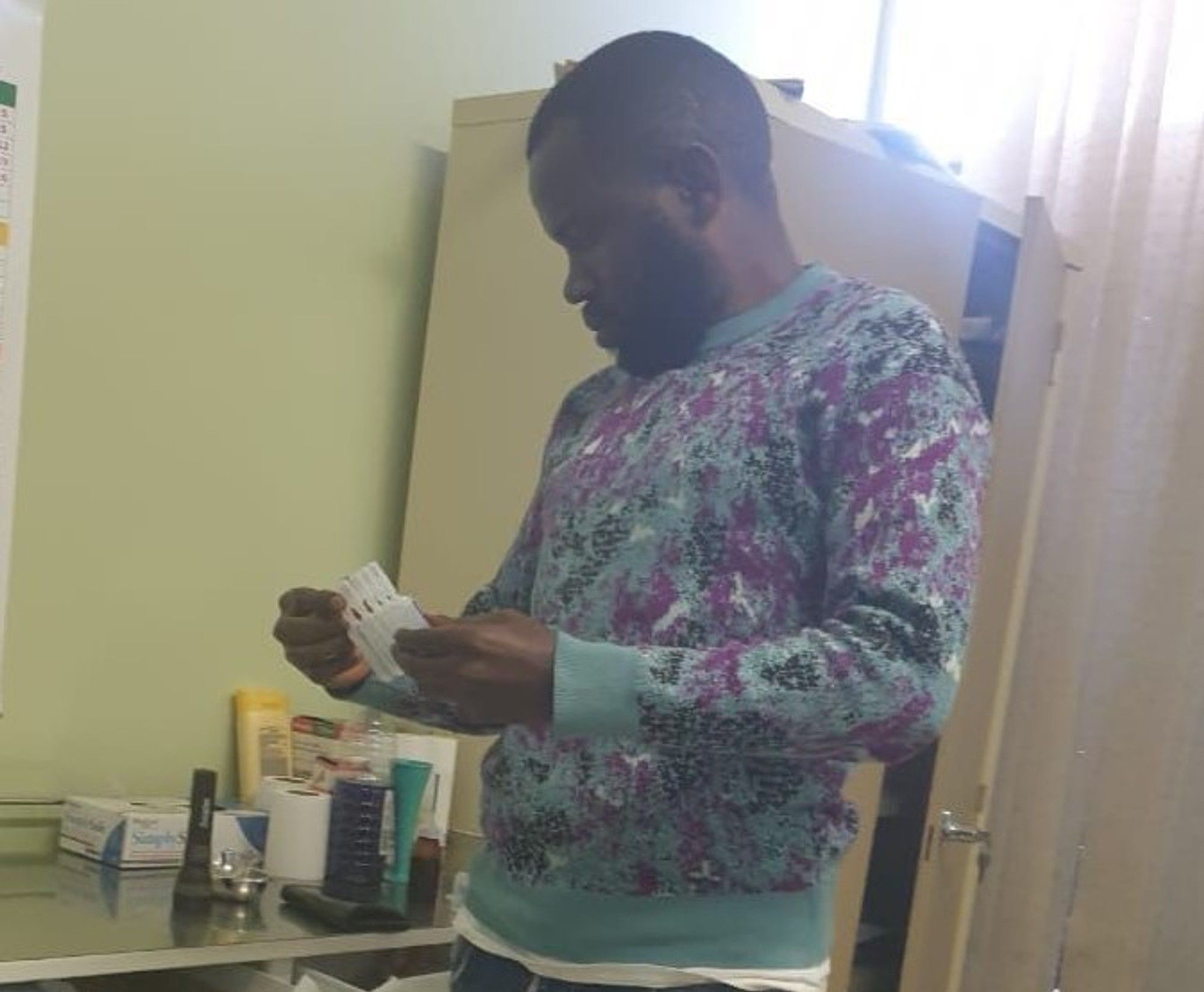 Scammed: Manhunt after SAPS captain swindled of her R3 million pension ...