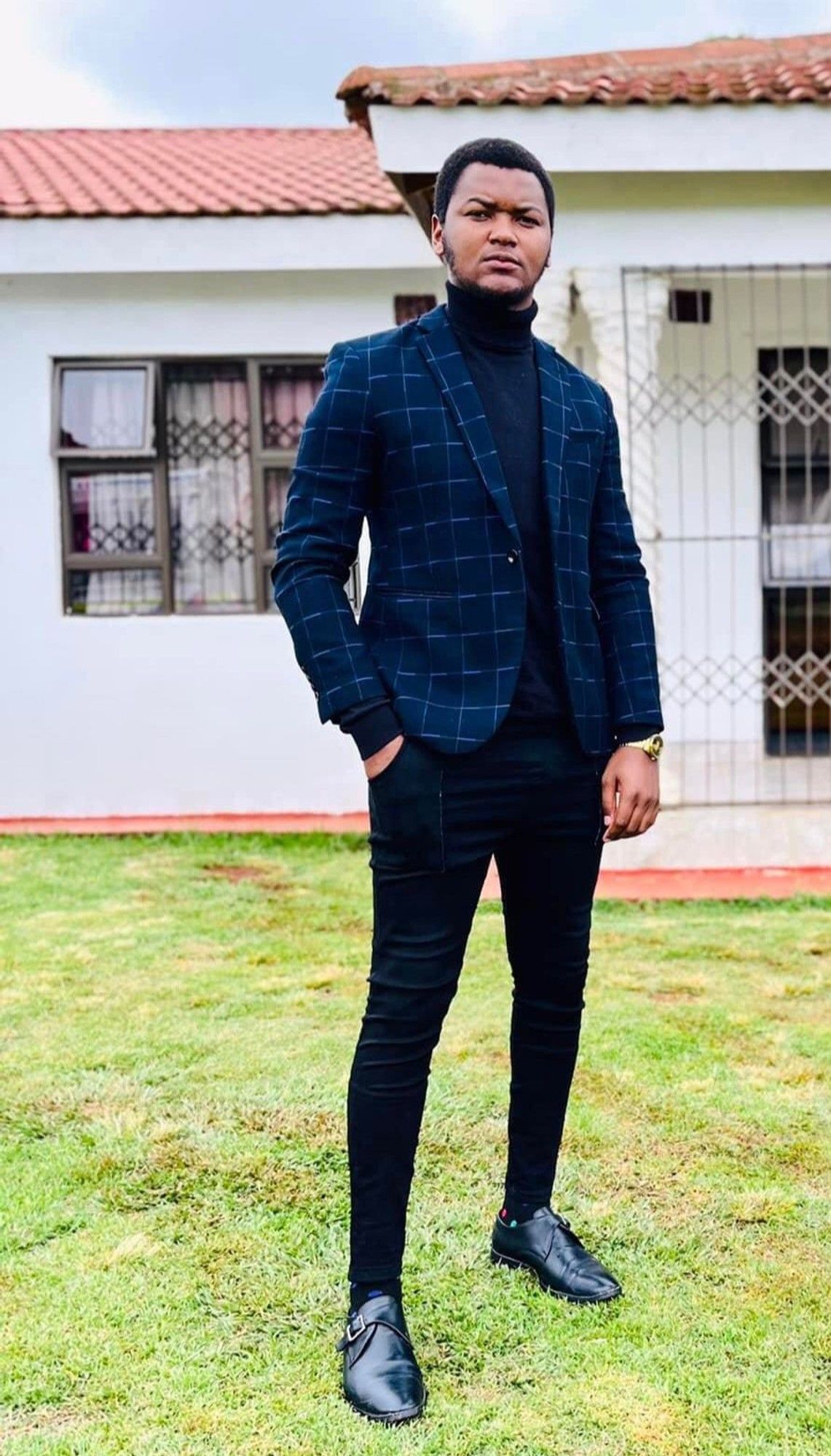 Uvule ibhizinisi elingandile lokuhlinza nokuhlahlela