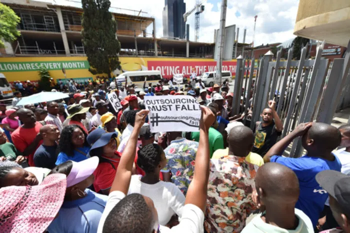 Student slogan’s elections warning
