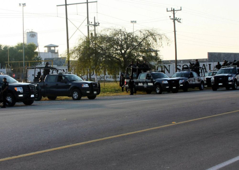 130 Mexican prisoners escape