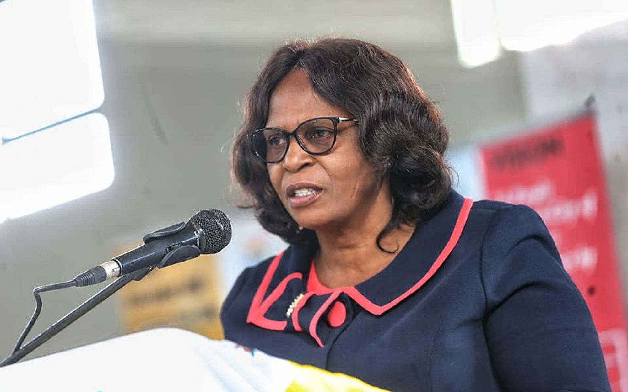 Ungqongqoshe ukhale ngobaba abakhulelisa izingane abazizalayo