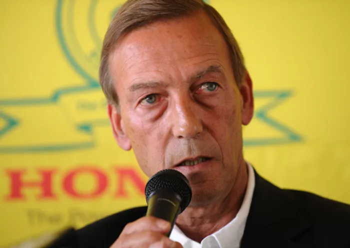 Neeskens has a full go at media
