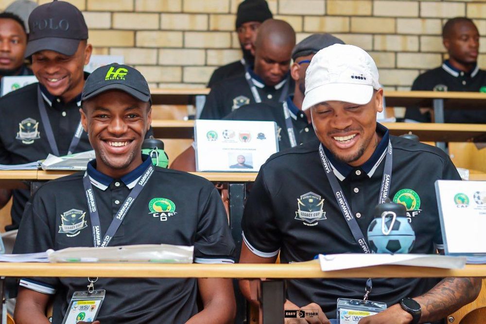 UBrighton Mhlongo uphakathi kwabaqeqeshi abenza iCAF D License kule ...