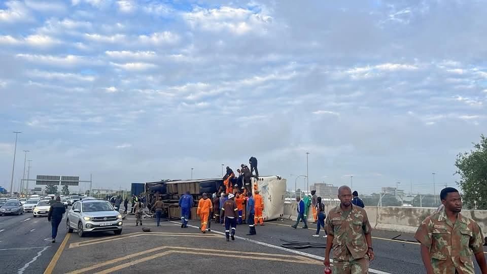 Kudingeka udlawu lokukhipha abavaleleke ebhasini kuR21 eKurhuleni