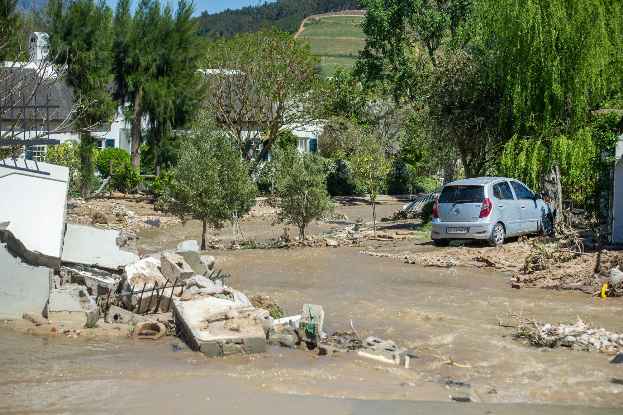 Damage to roads in the Western Cape due to floods costs R1. 8 billion