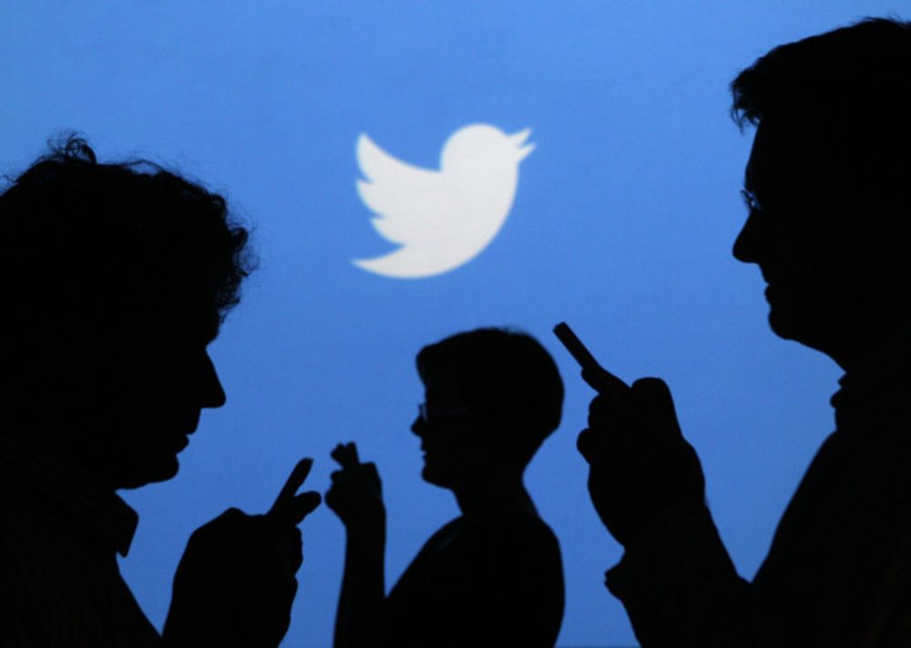 Apple buys access to Twitter feed with Topsy deal