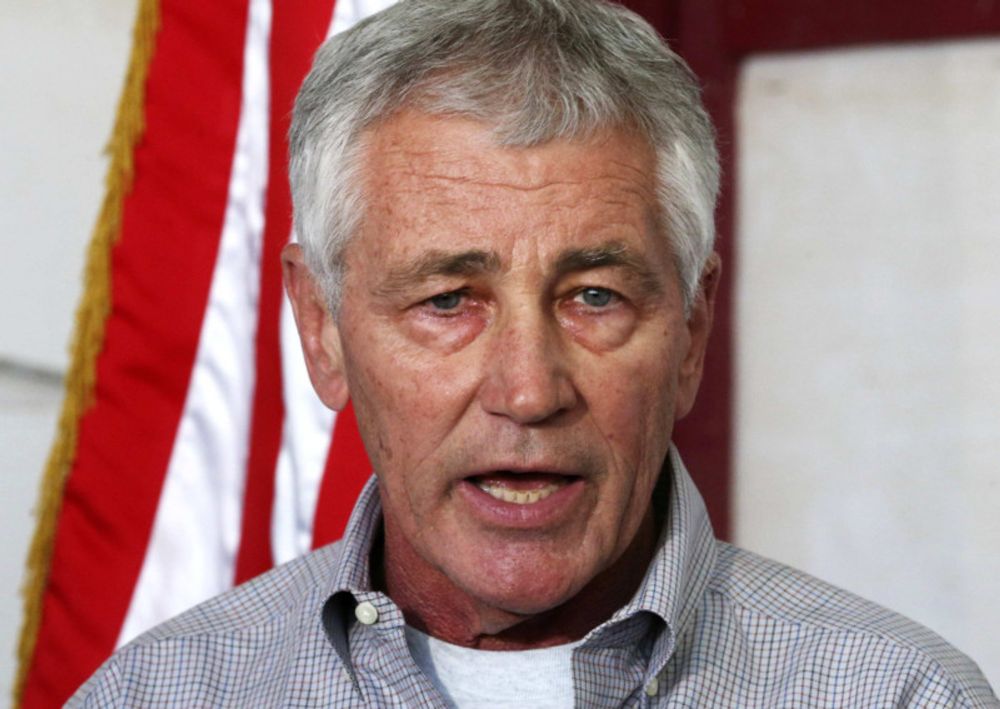 Hagel visits troops in Baghdad