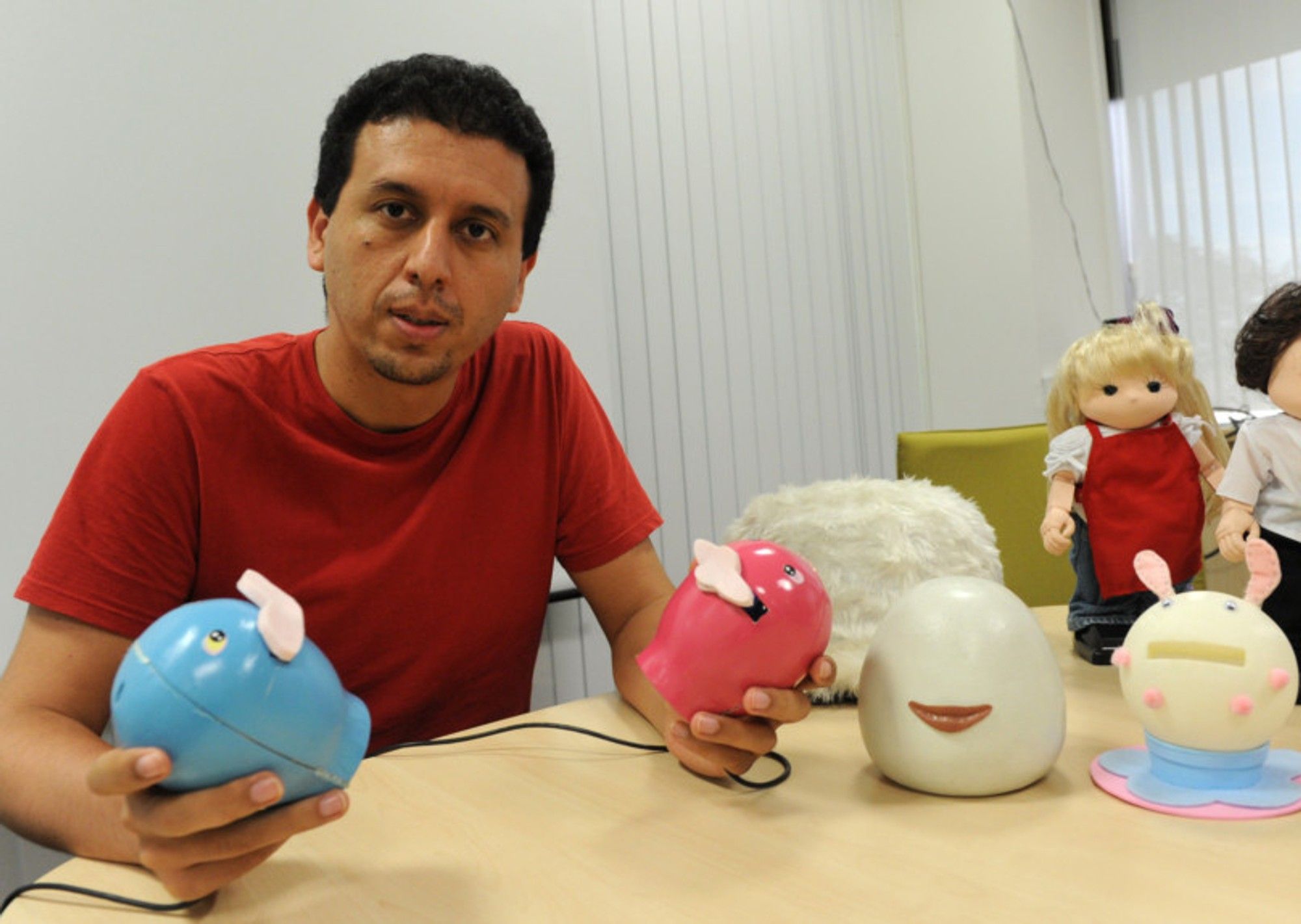 Virtual lips for long-distance lovers