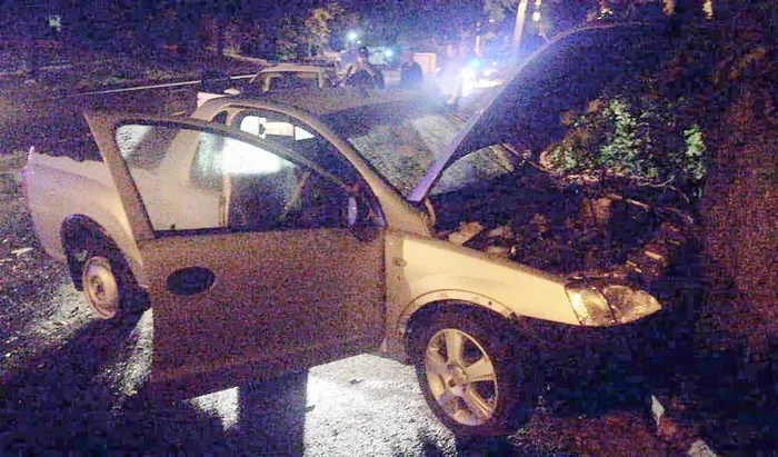 Hijackers arrested after crashing stolen vehicle