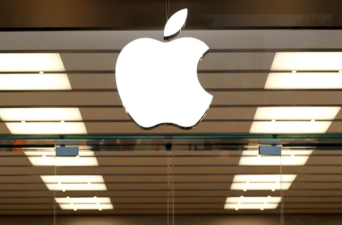 US duties spare Apple but hit cloud industry
