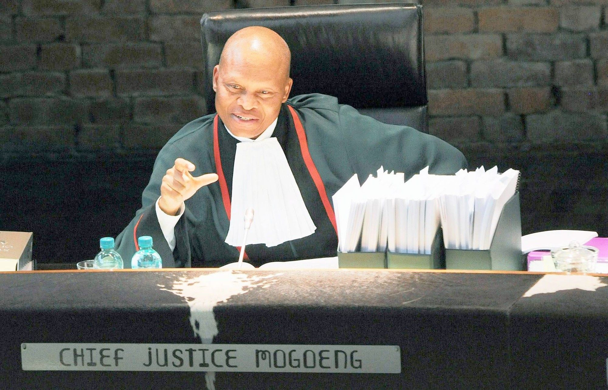 Join hands and negotiate land issue, says chief justice Mogoeng