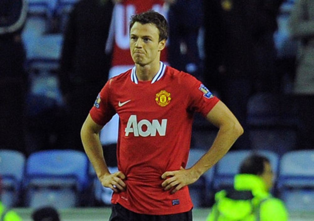 Evans fit, signs new contract