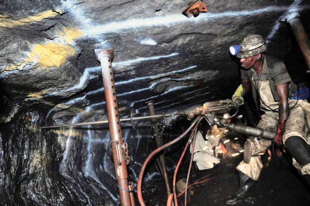 Lonmin shares tumble after warning