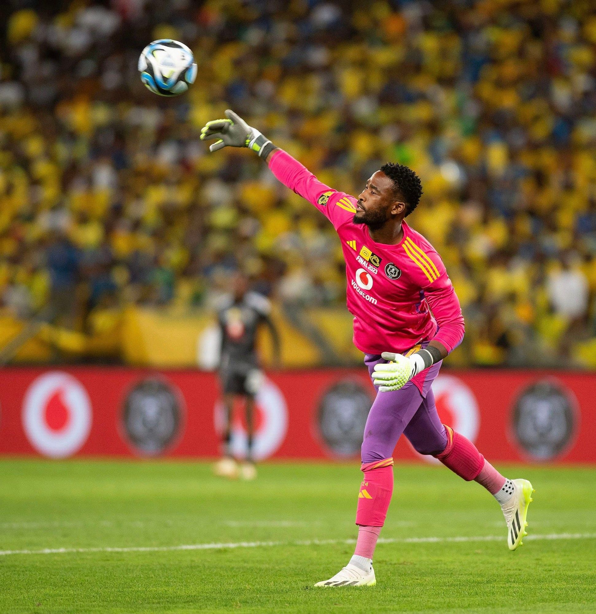 USipho Chaine liqhawe lePirates ebethe iSundowns kumapenela!