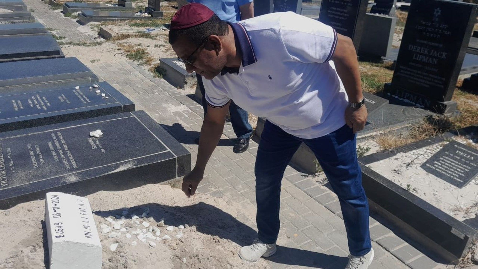PICTURES: Jerome "Donkie" Booysen leads tributes at graveside of slain ...