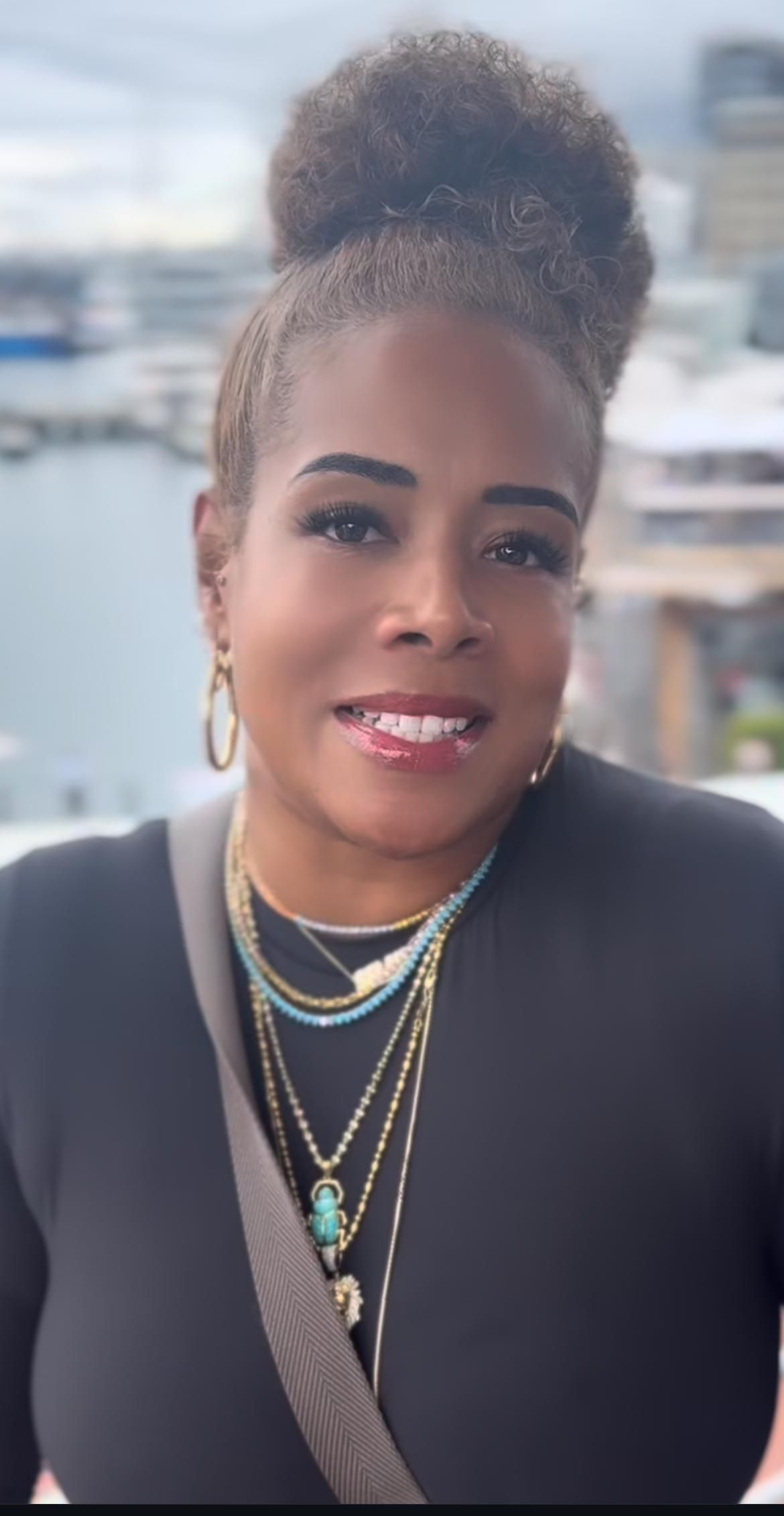 'Let's brown it up!' Kelis Rogers tackles Cape Town's racial divide ...