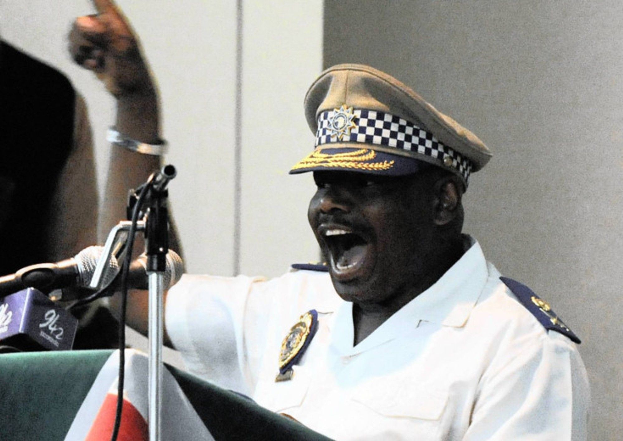Top cop in fake number plate row