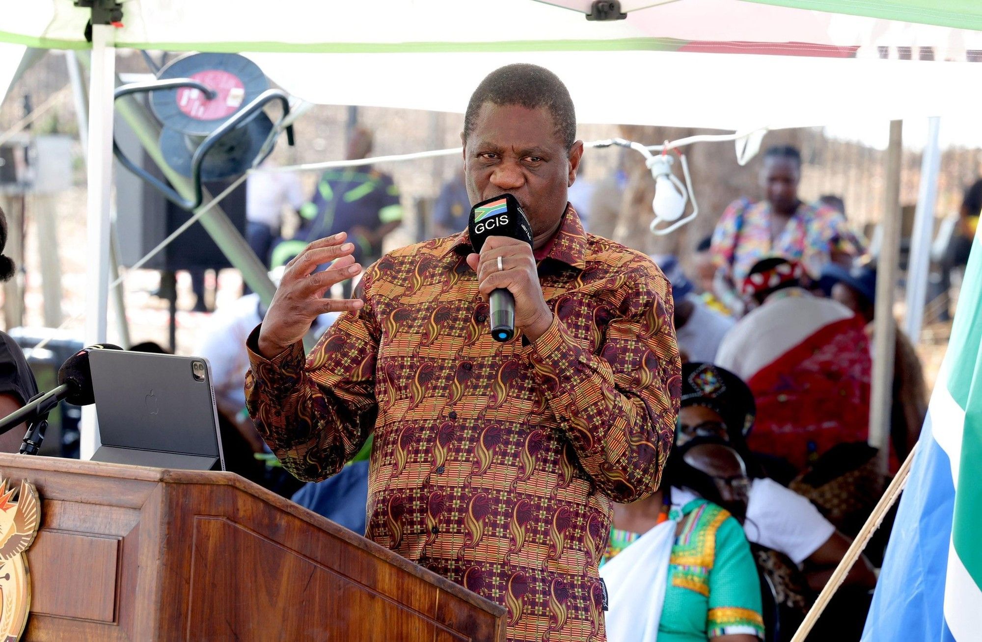 Ungumqemane uMashatile emuva kokuquleka