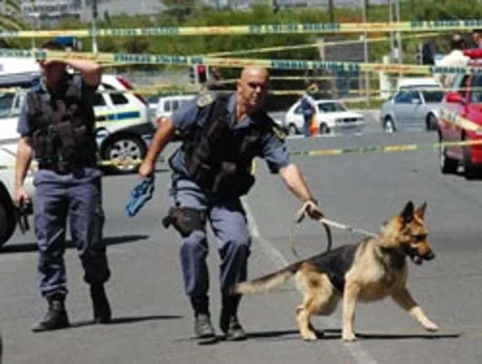 Bullets fly as gunmen clash near court