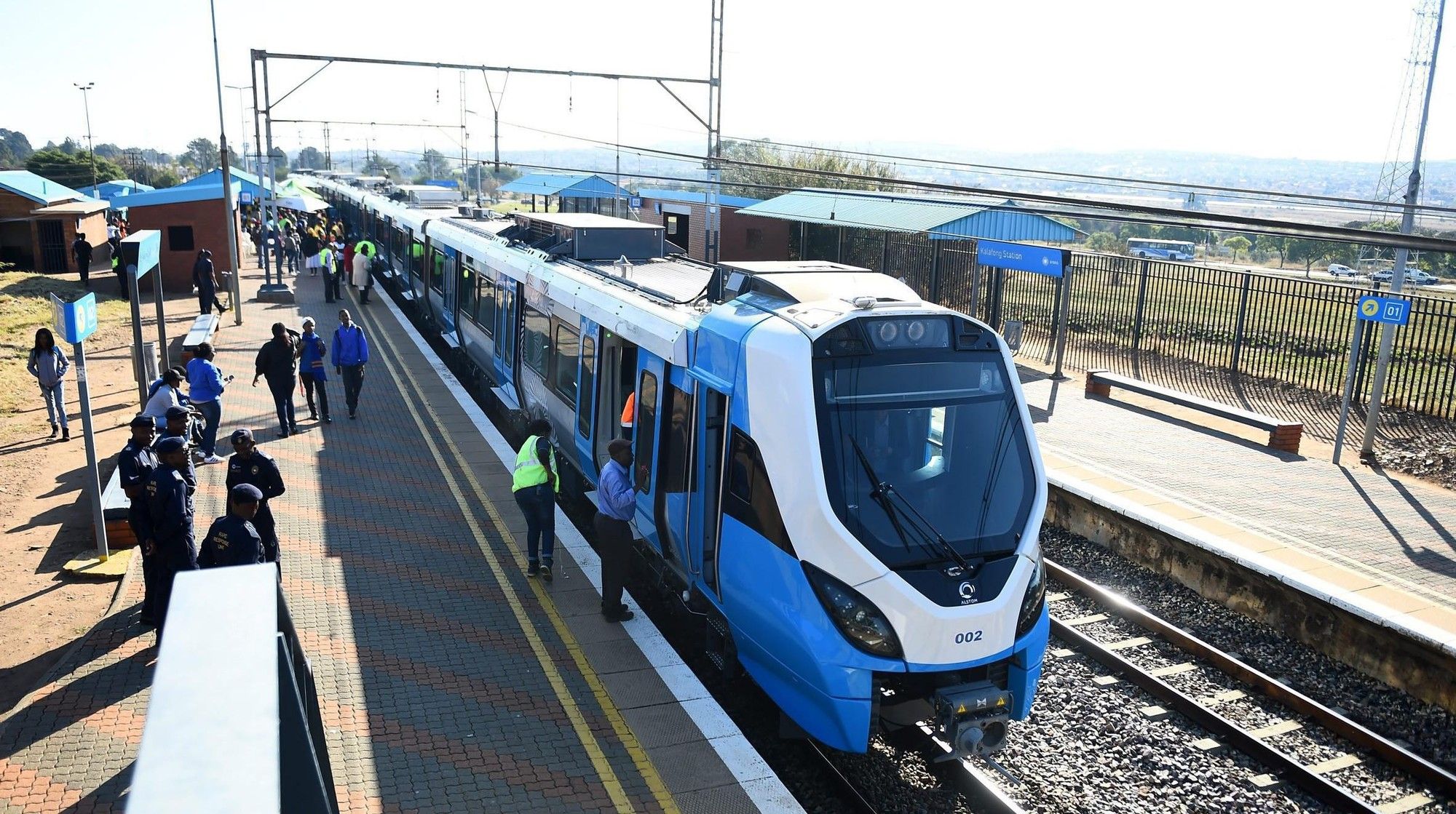 Chaotic morning for commuters after Eskom switches off power to Metrorail trains