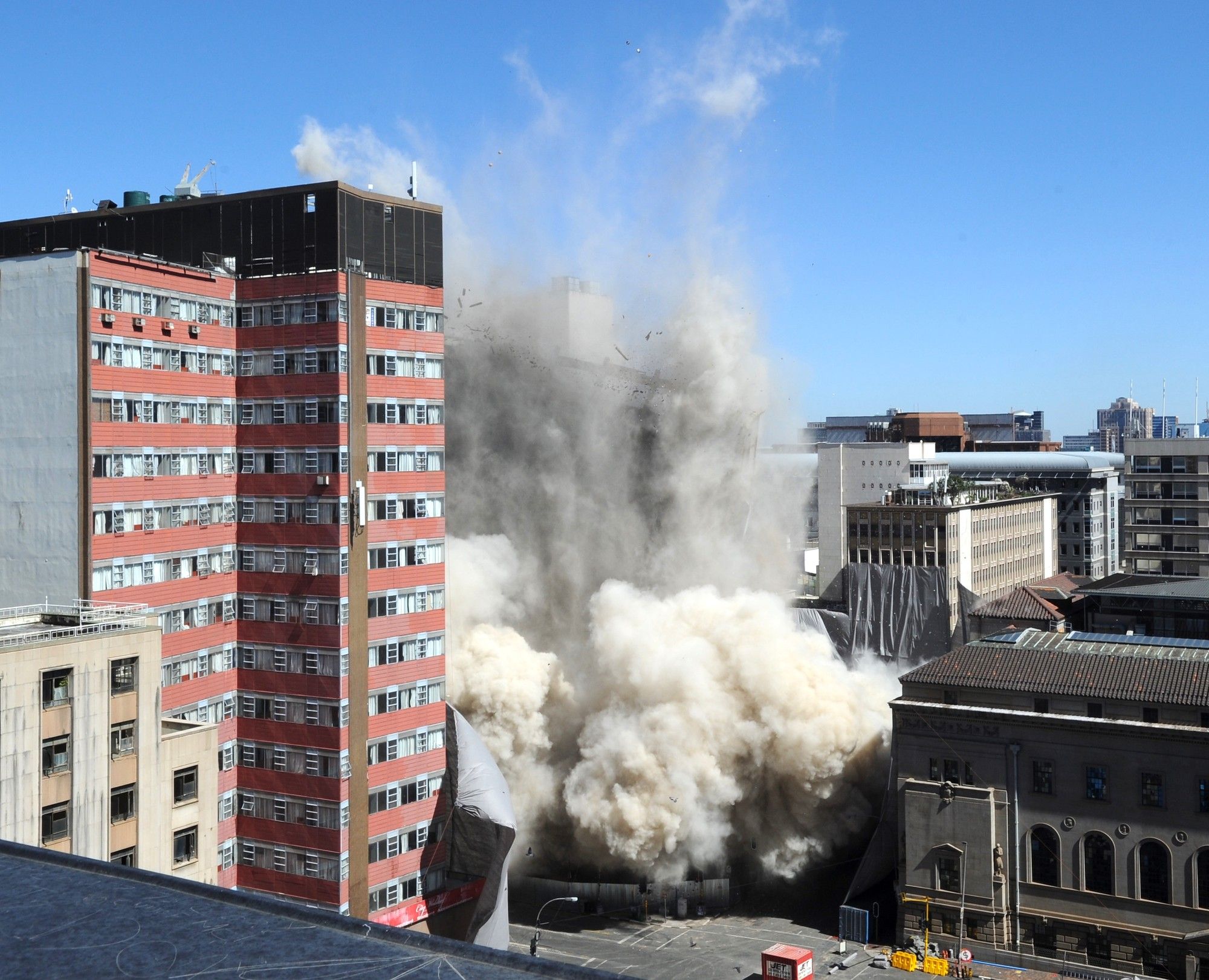 Bank of Lisbon fire: Critical failures by government departments and ...