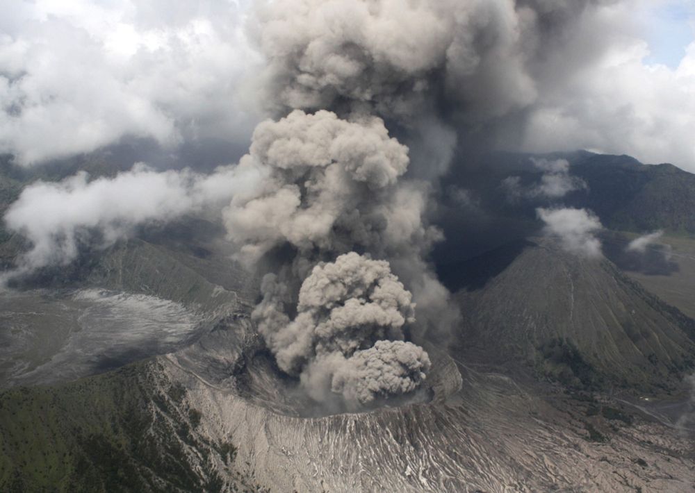 Volcano turns Bali flights to ashes