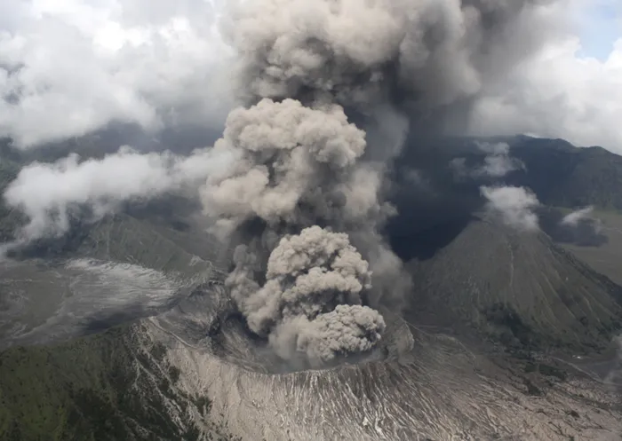 Volcano turns Bali flights to ashes
