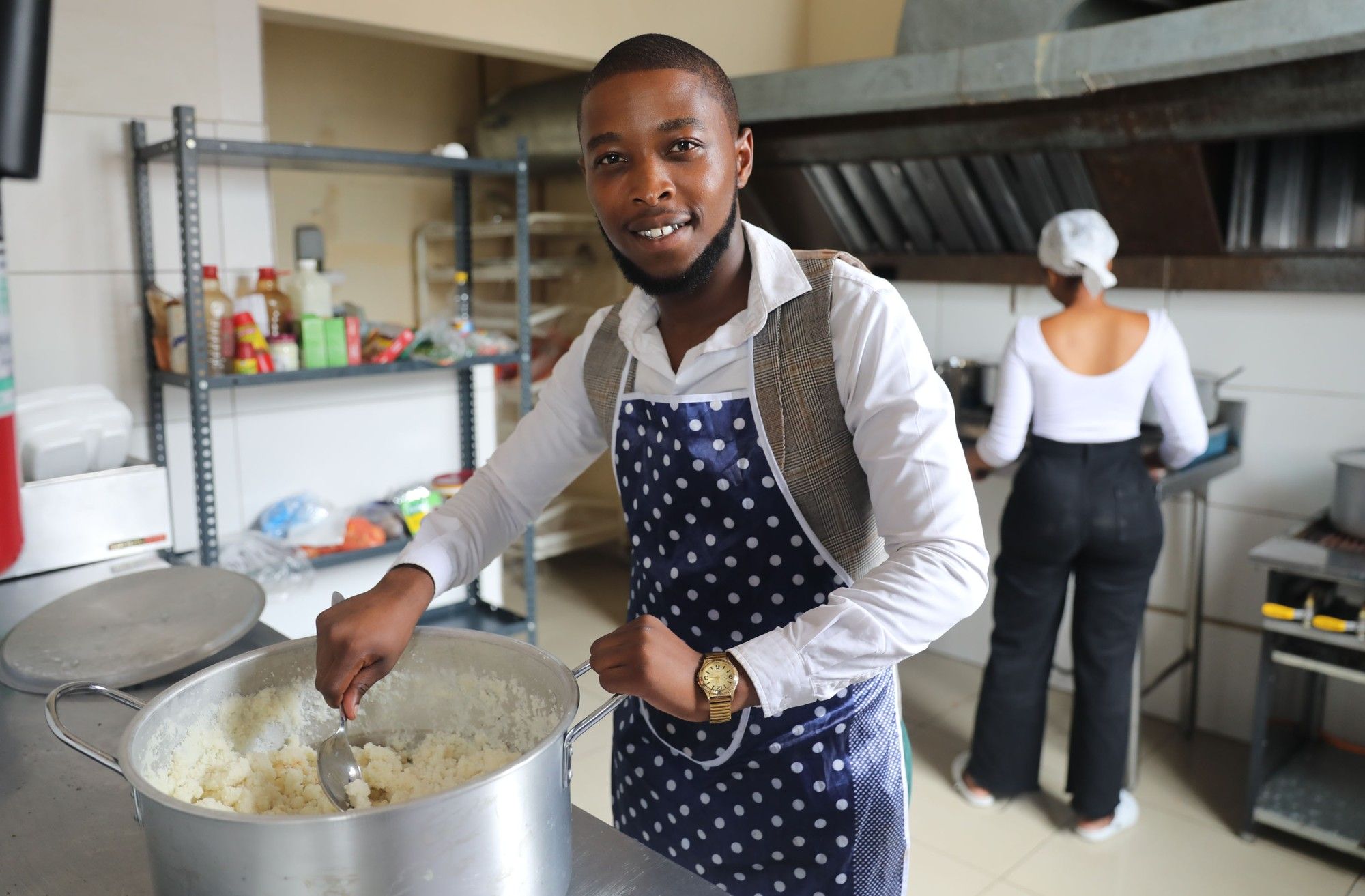 Usezakhele ugazi omise iziqu waqala ibhizinisi lokudla