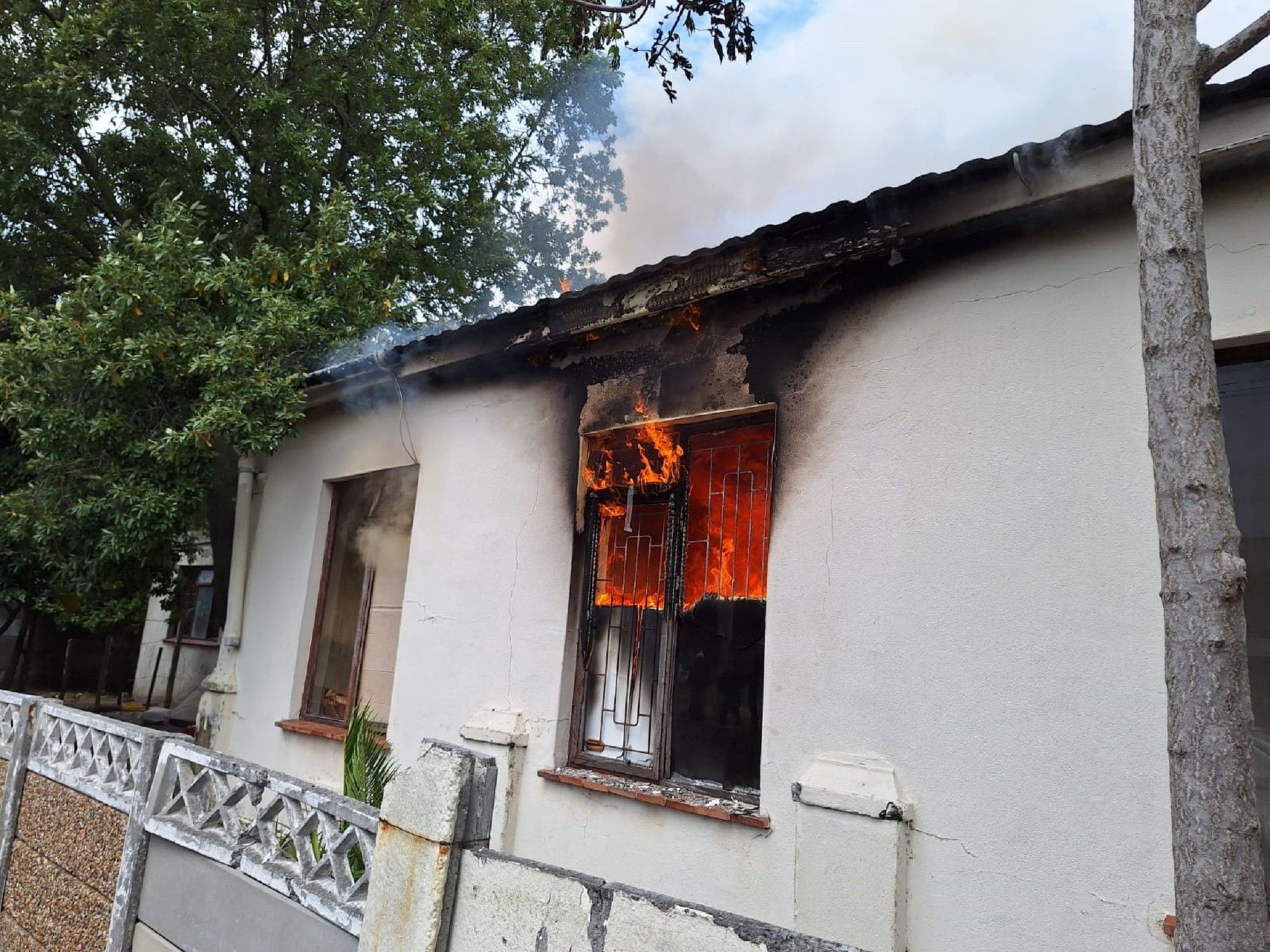Fire guts house in Claremont