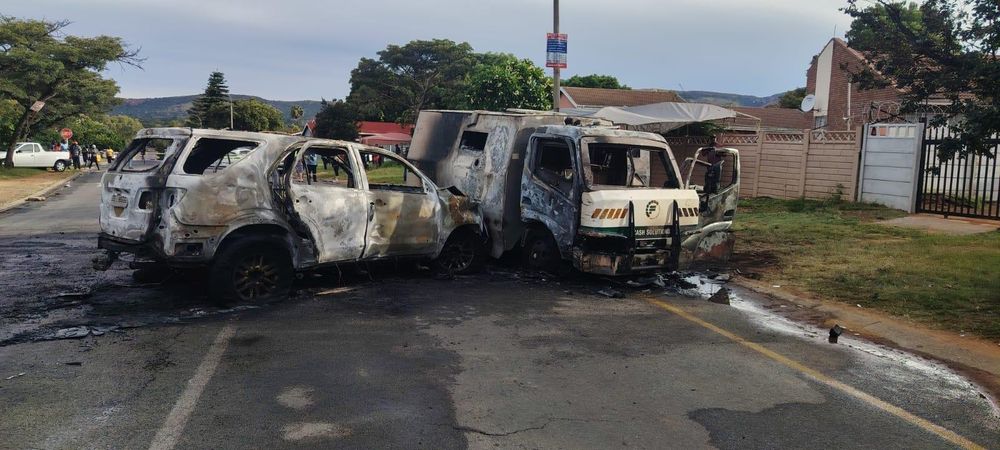 Armed gang rams cash-in-transit vehicle, steals money and sets vehicles ...