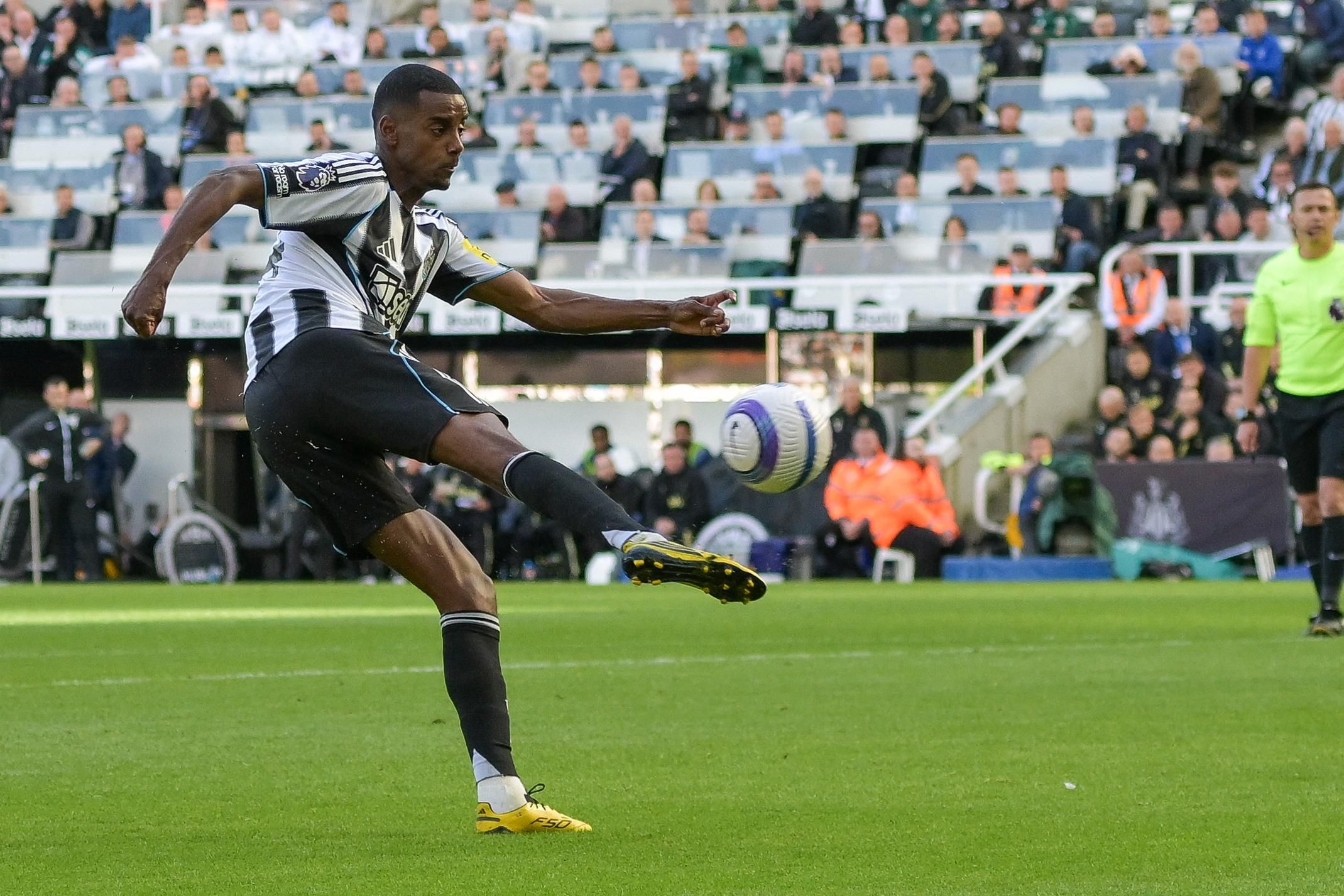 Liverpool face hostile reception at Newcastle as Alexander Isak saga ...