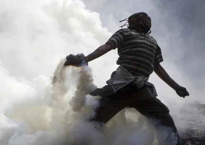 Egypt protesters clash with military police