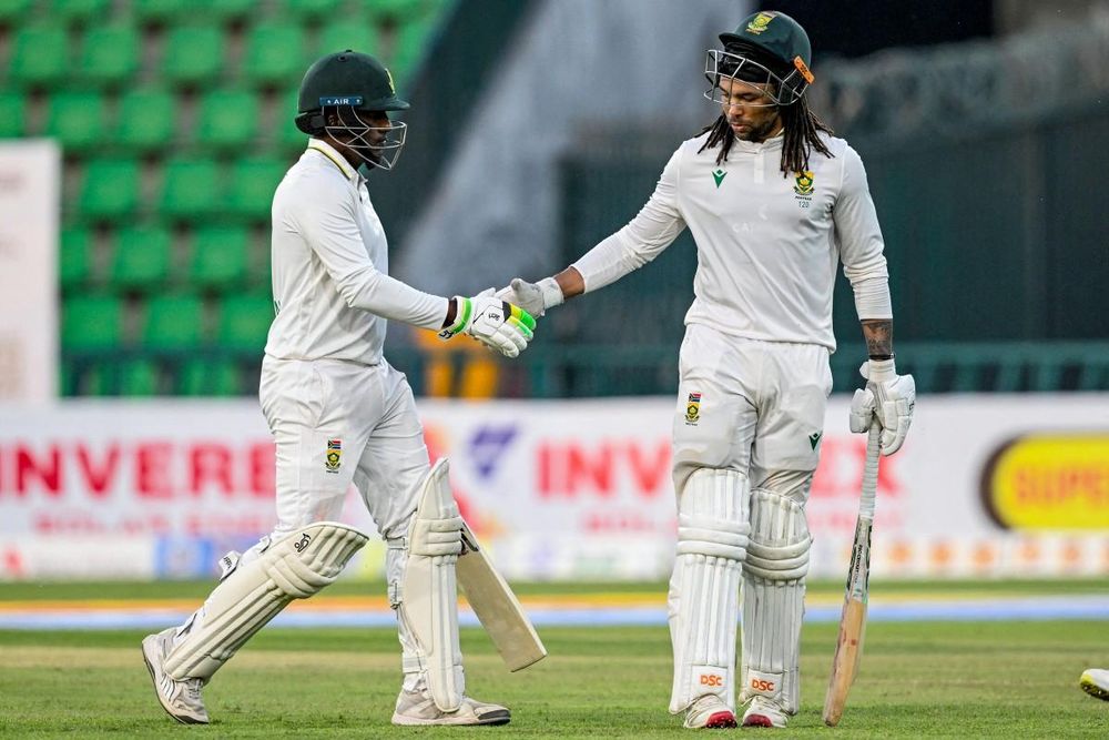 Noman Ali has Proteas in a spin, but Tony de Zorzi fights through with ...