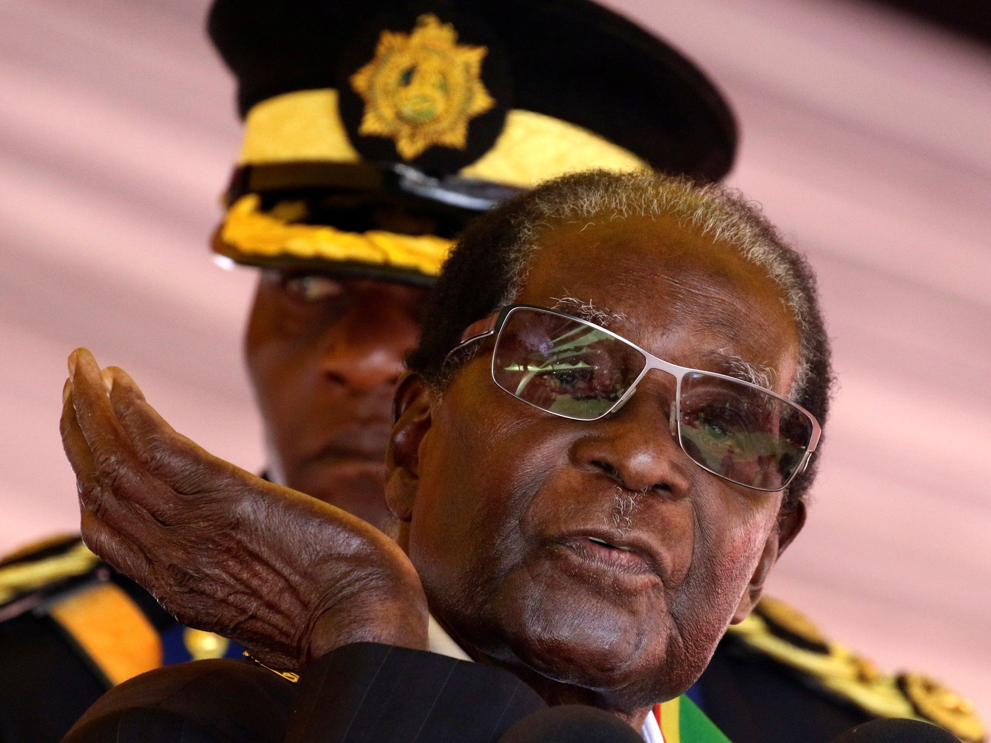 Mugabe arrives in South Africa without Grace