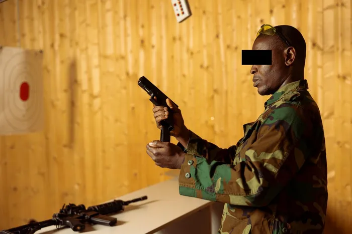 ARMY OU VAS FOR GUNS - Cops arrest SANDF member in Ravensmead for ...