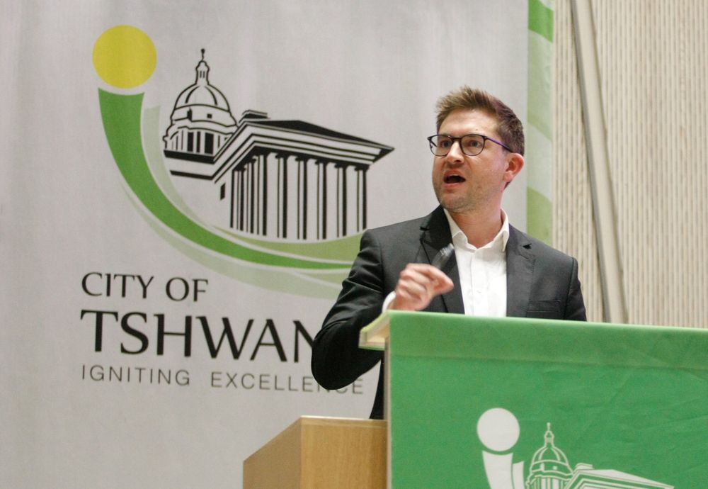 Tshwane's street lights repairs undone by theft, mayor vows to continue ...