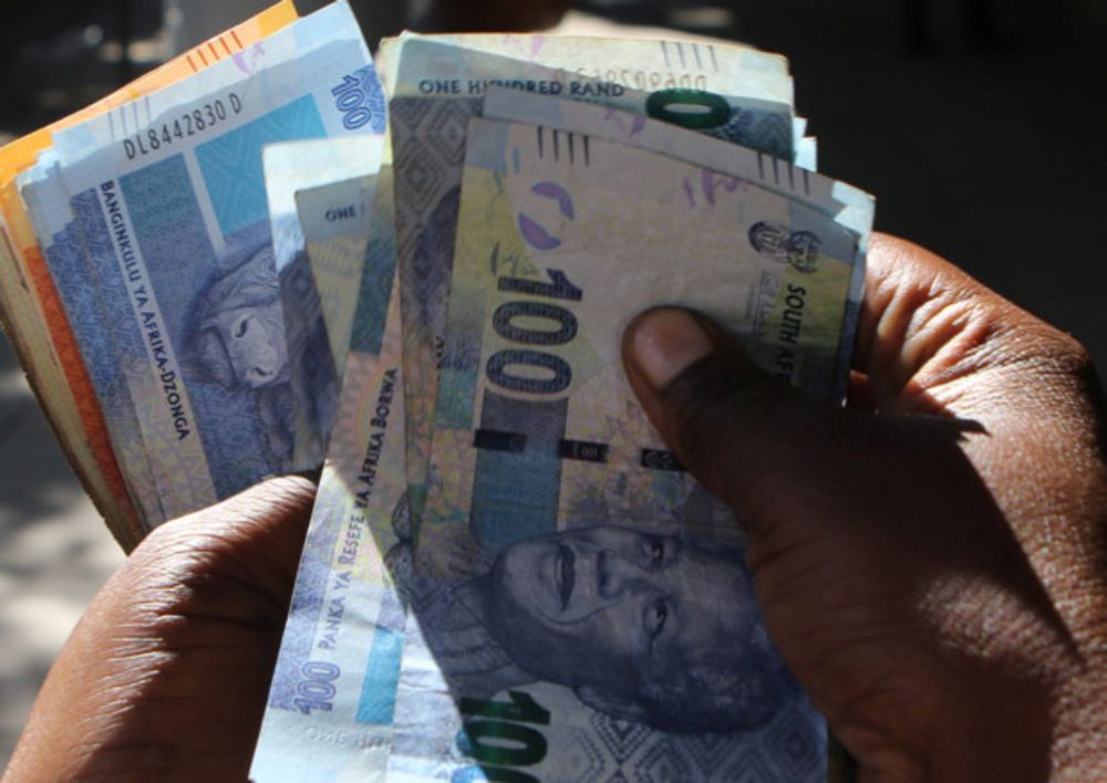 Rand retreats amid political rifts, stocks flat