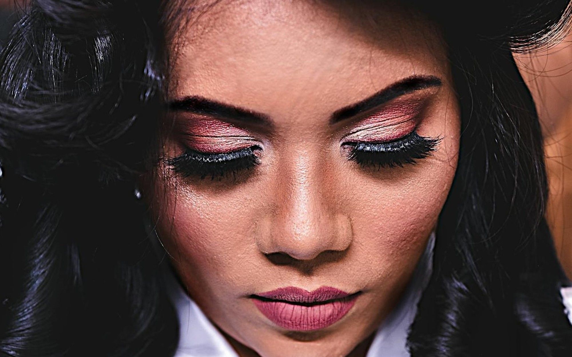 Love your false eyelashes? This doctor warns they are bad for your eyes