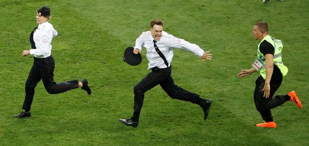 Russia to punish #WorldCup stewards over pitch invasion during final