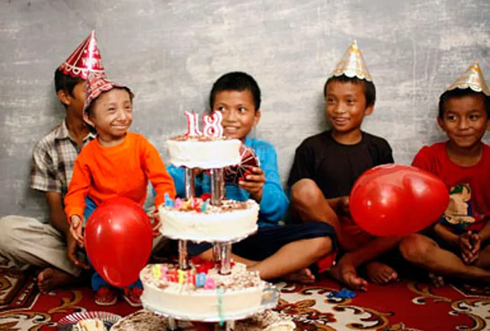 Big day for world's smallest man