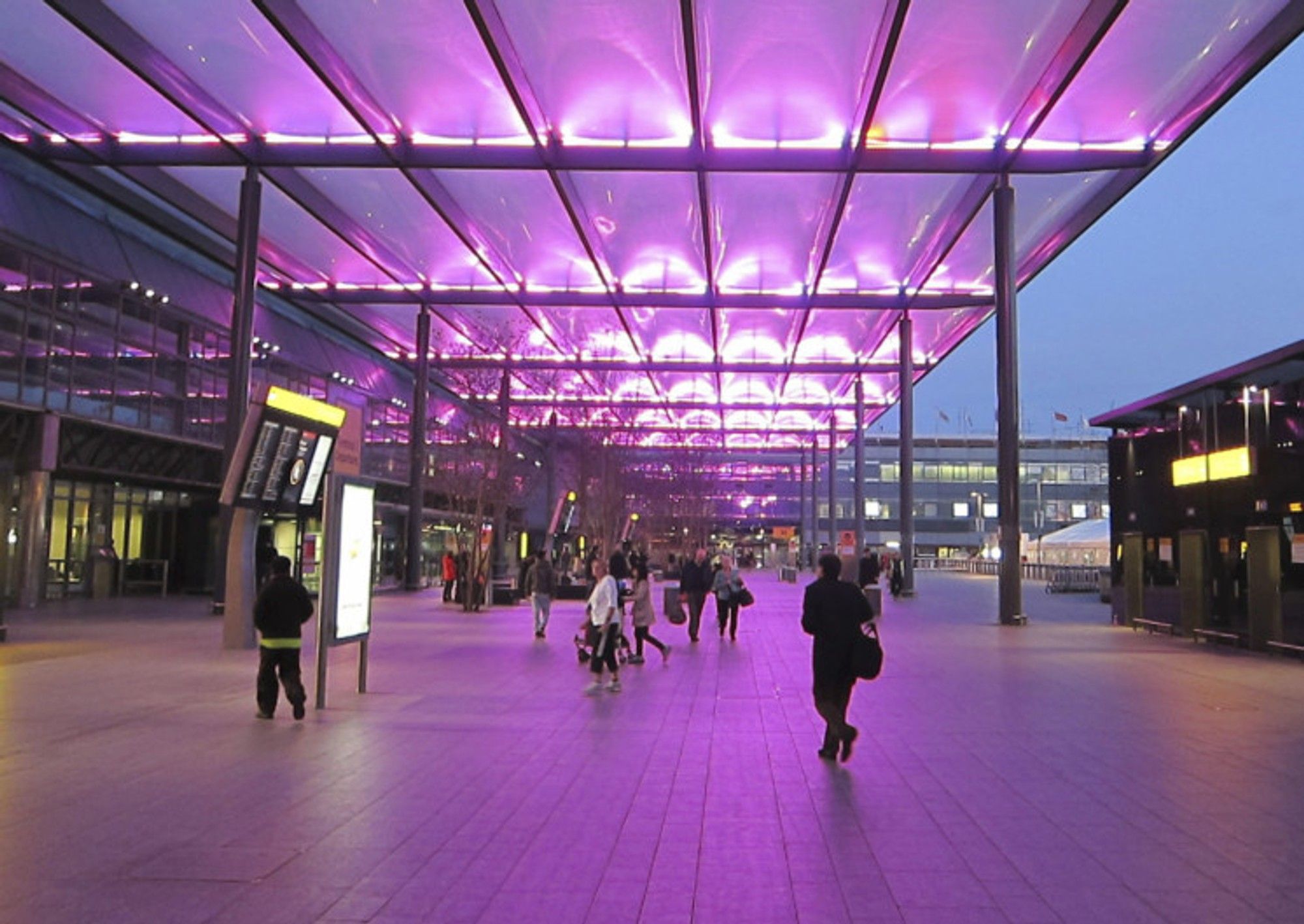 Heathrow closes both runways