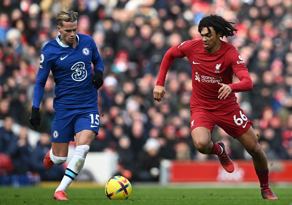 Drab draw leaves Liverpool, Chelsea still mired in mid-table