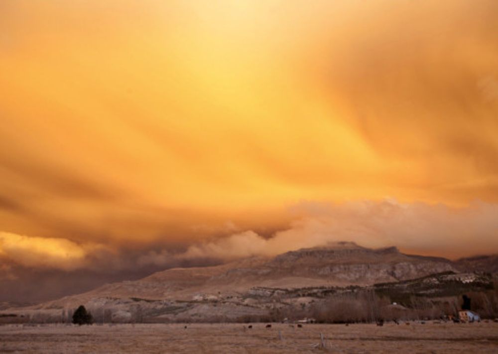 Chileans return home as volcano eases
