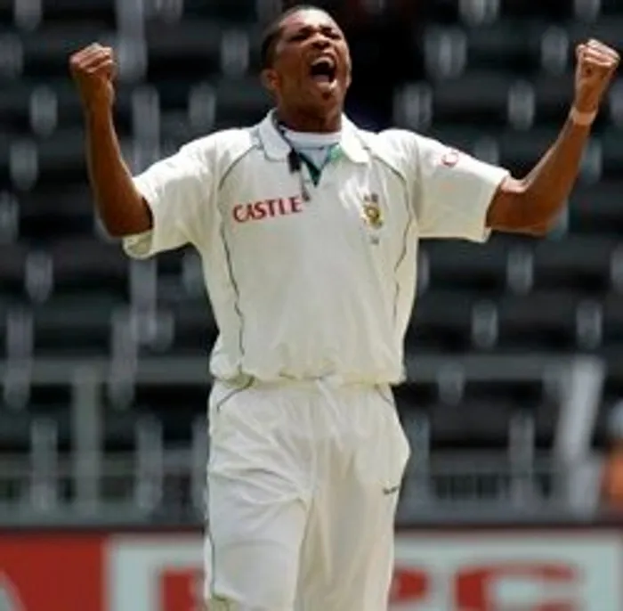 Aussie onslaught flattens bowling