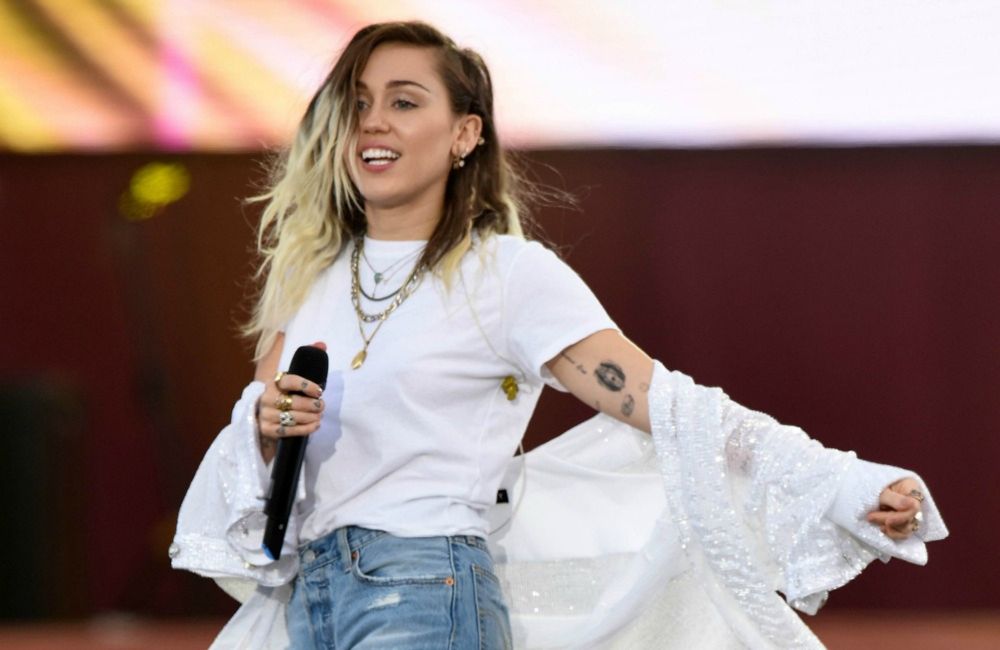 Miley Cyrus' sister 'spit' on her during live performance